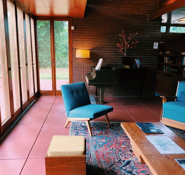 7 Timeless Mid-Century Modern Style Ideas (Tips + Tricks)